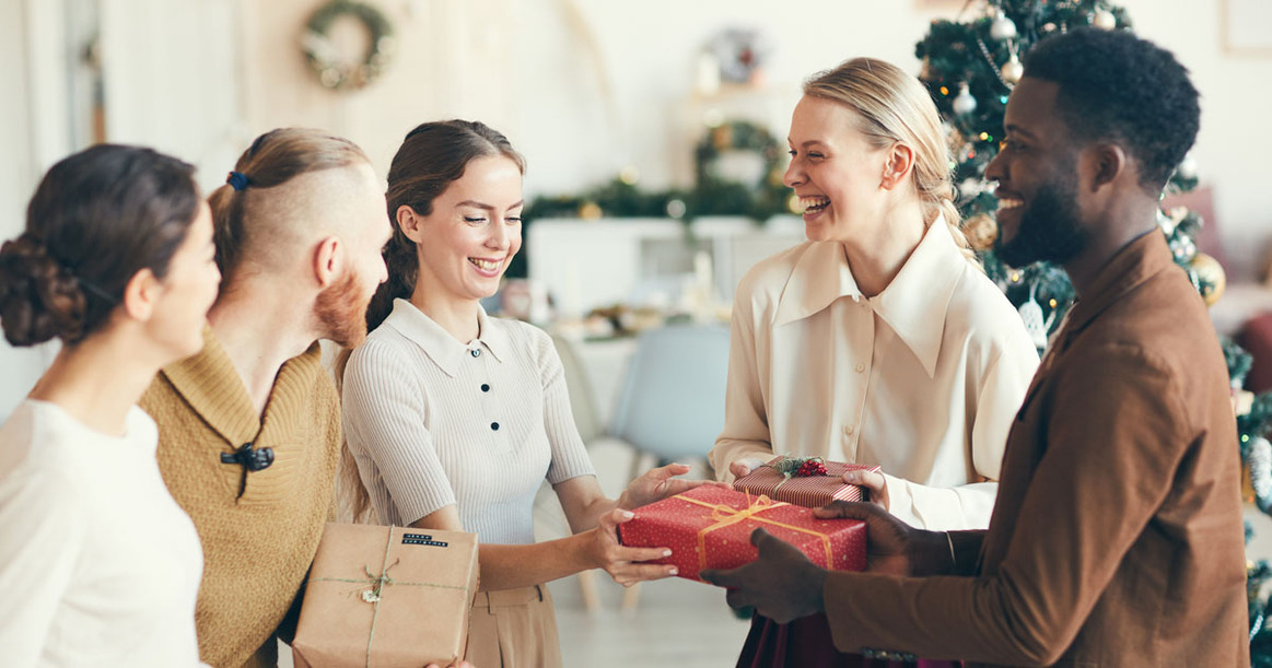 Geschenke unter Kollegen: Wie schenke ich richtig? - ostjob.ch